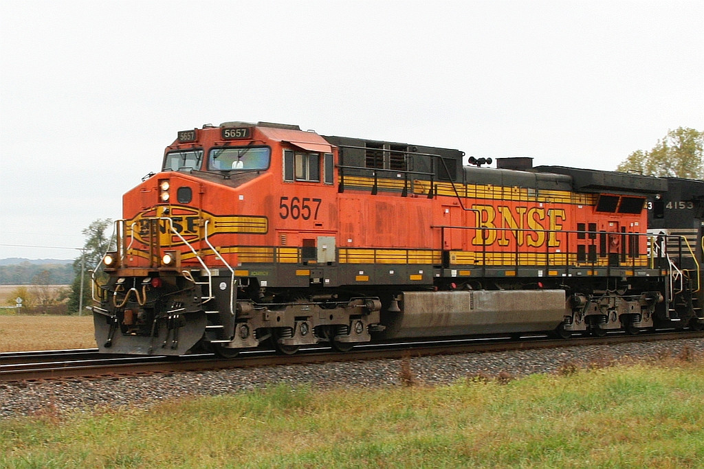 BNSF 5657